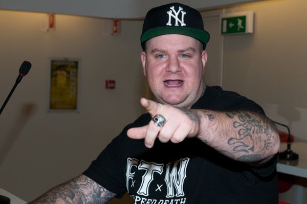 Jake La Furia feat. J-Ax, "Proprio come lei" [VIDEOCLIP UFFICIALE ...